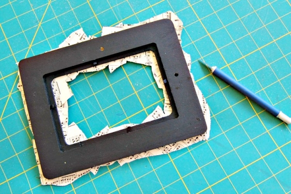 How To Make an Easy, DIY Picture Frame that's quick and easy