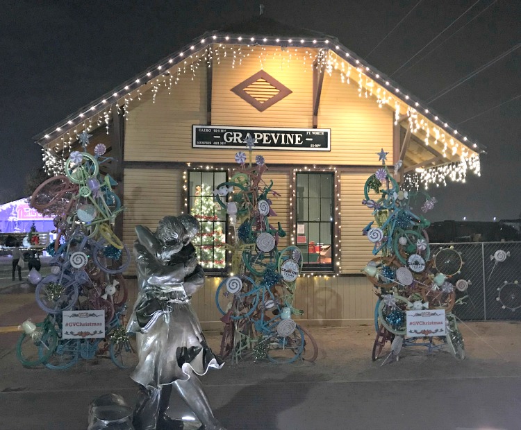 Why You Should Visit Grapevine, Texas During Christmas - My Home and ...