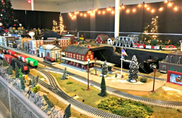 Why You Should Visit Grapevine, Texas During Christmas - My Home and ...